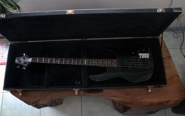 ESP LTD B-50 Bass Guitar Black w/ ESP Hardcase - Used Philippines